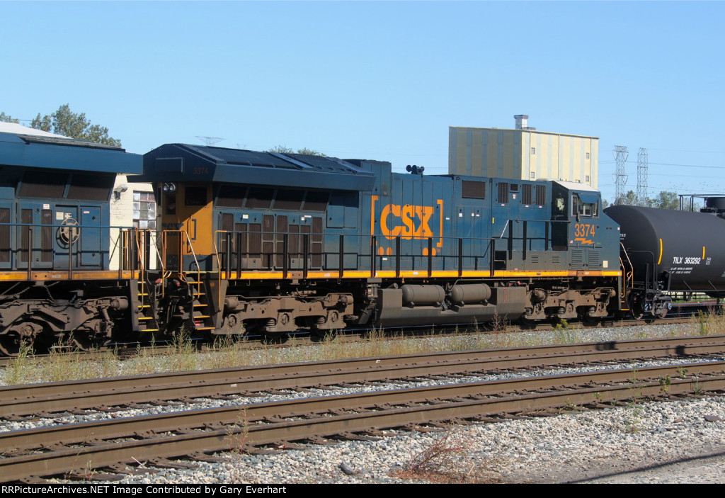 CSX ET44AH #3374